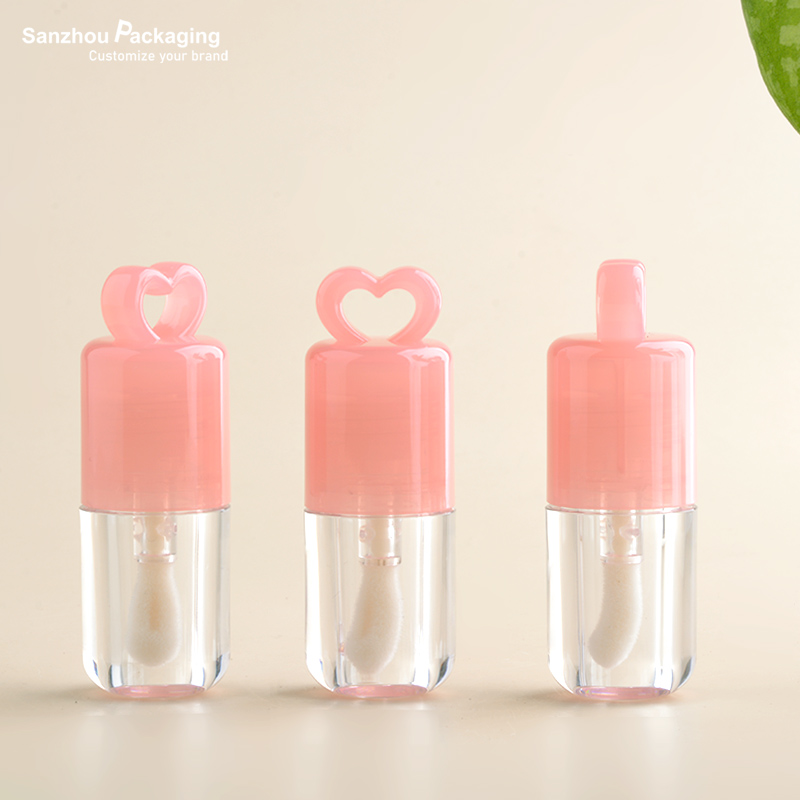 3.5ml Heart-shape Keychain Lip Gloss Tube with Rounded Bottle | A696